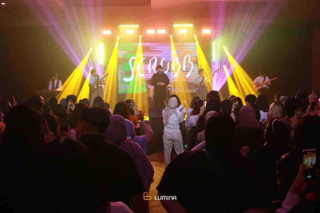 Scrubb Spend a Fun-Filled Night with Fans During the Group’s First ...