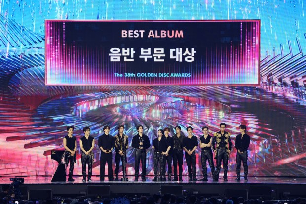 SEVENTEEN dan NewJeans Memenangkan Penghargaan Utama ‘Golden Disc ...