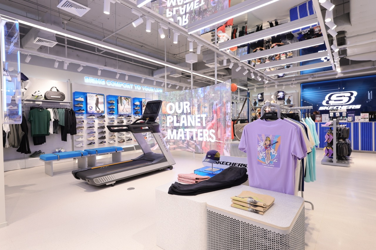 Cha Eun-Woo And Apo Nattawin opens a brand-new SKECHERS store in ...